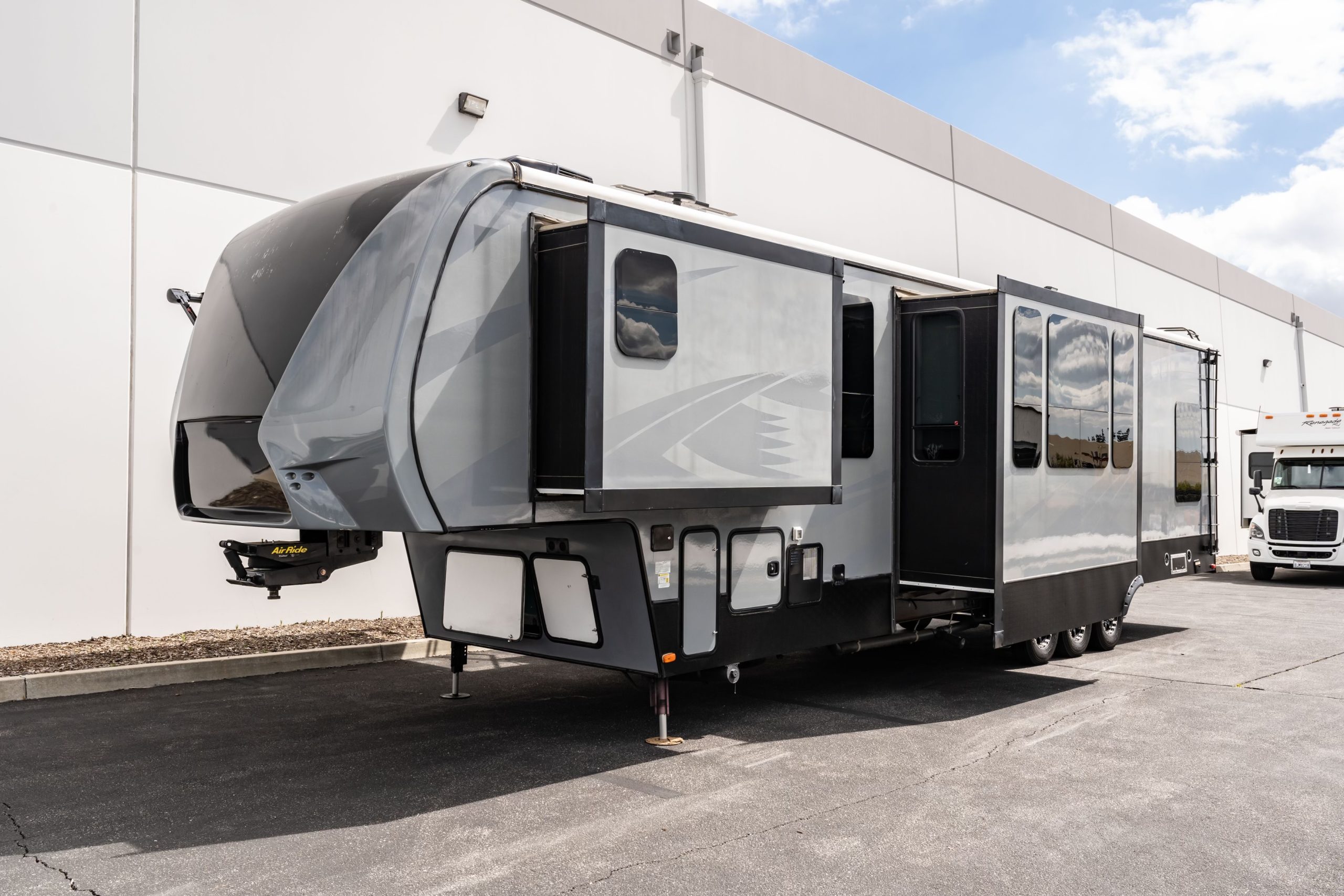 2015 Keystone Fuzion 416 – Str8Up Toy Trader