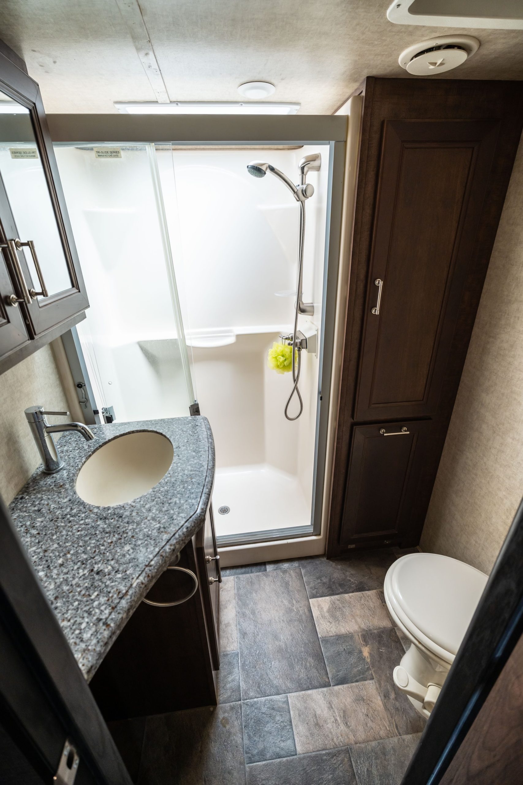 2015 Keystone Fuzion 416 – Str8Up Toy Trader