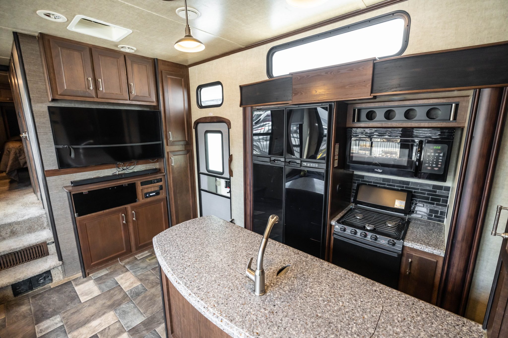 2015 Keystone Fuzion 416 – Str8Up Toy Trader