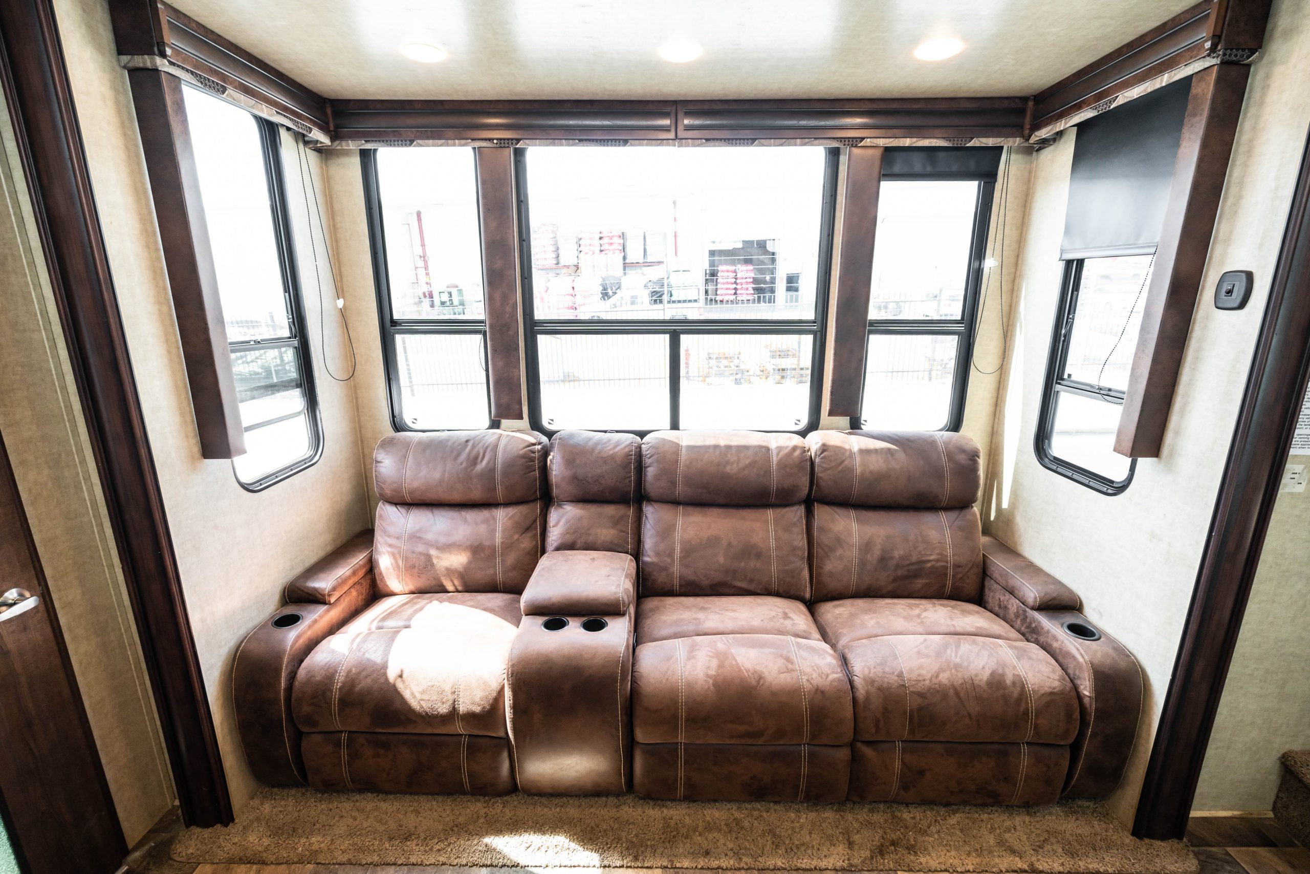 2015 Keystone Fuzion 416 – Str8Up Toy Trader