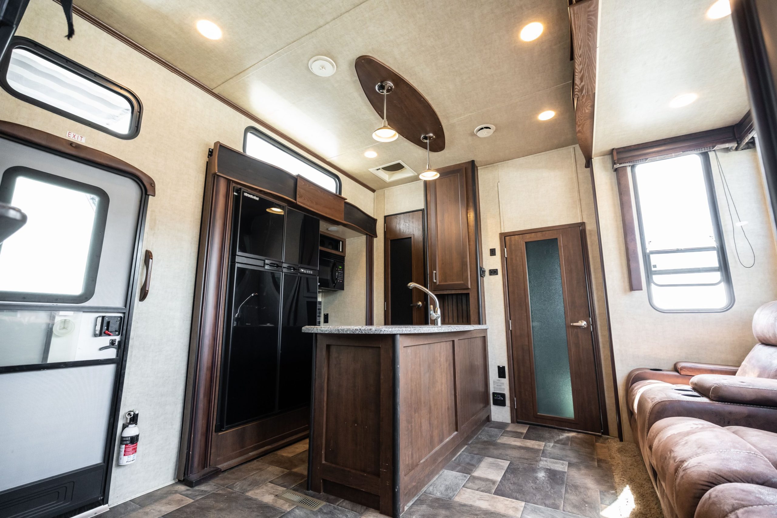 2015 Keystone Fuzion 416 – Str8Up Toy Trader