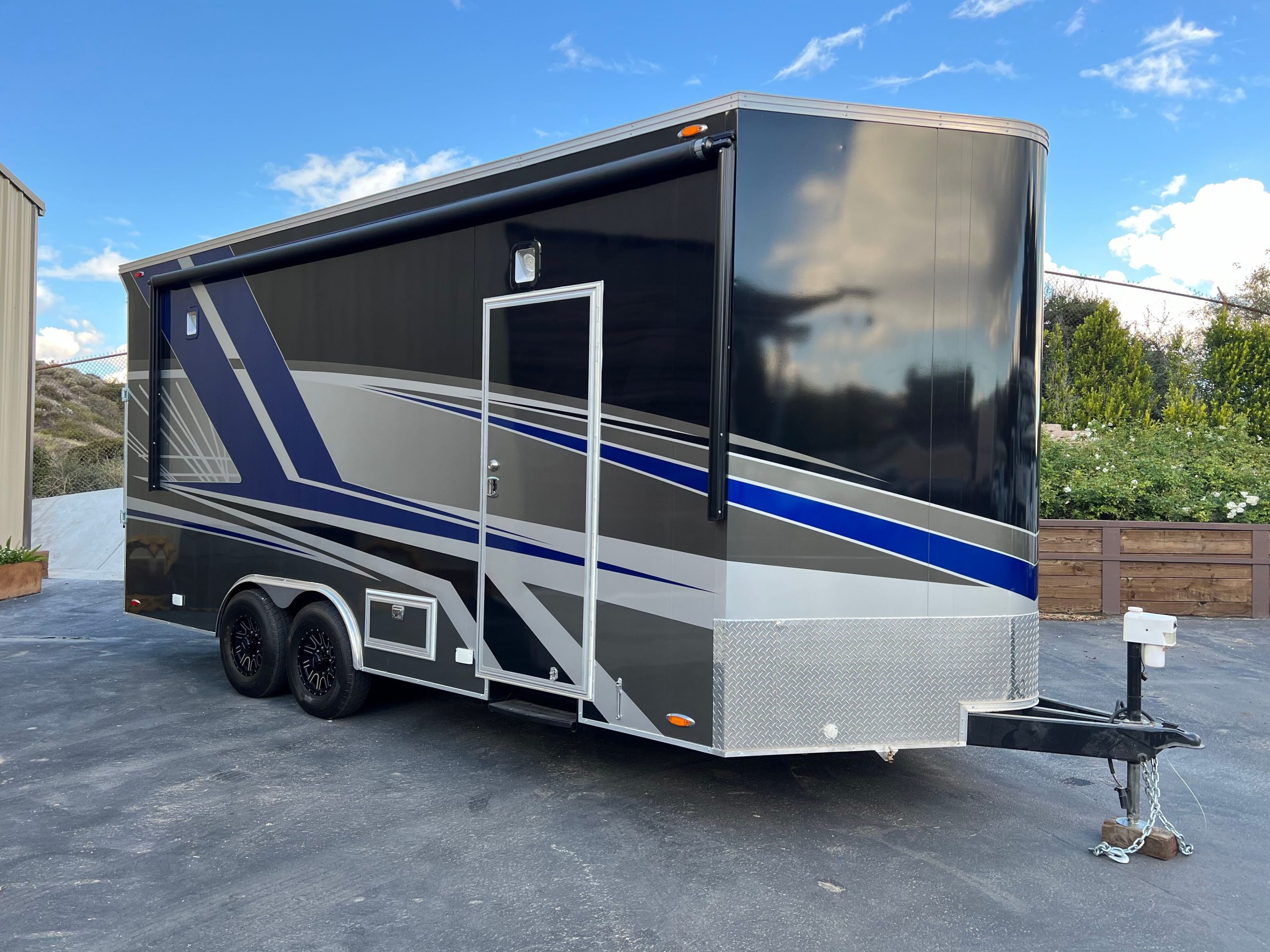 2022 Ultra Santek Enclosed Trailer 20′ X 106 – Str8Up Toy Trader