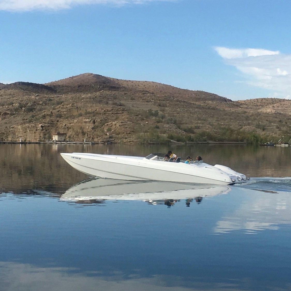 2018 32′ Spectre – Str8Up Toy Trader