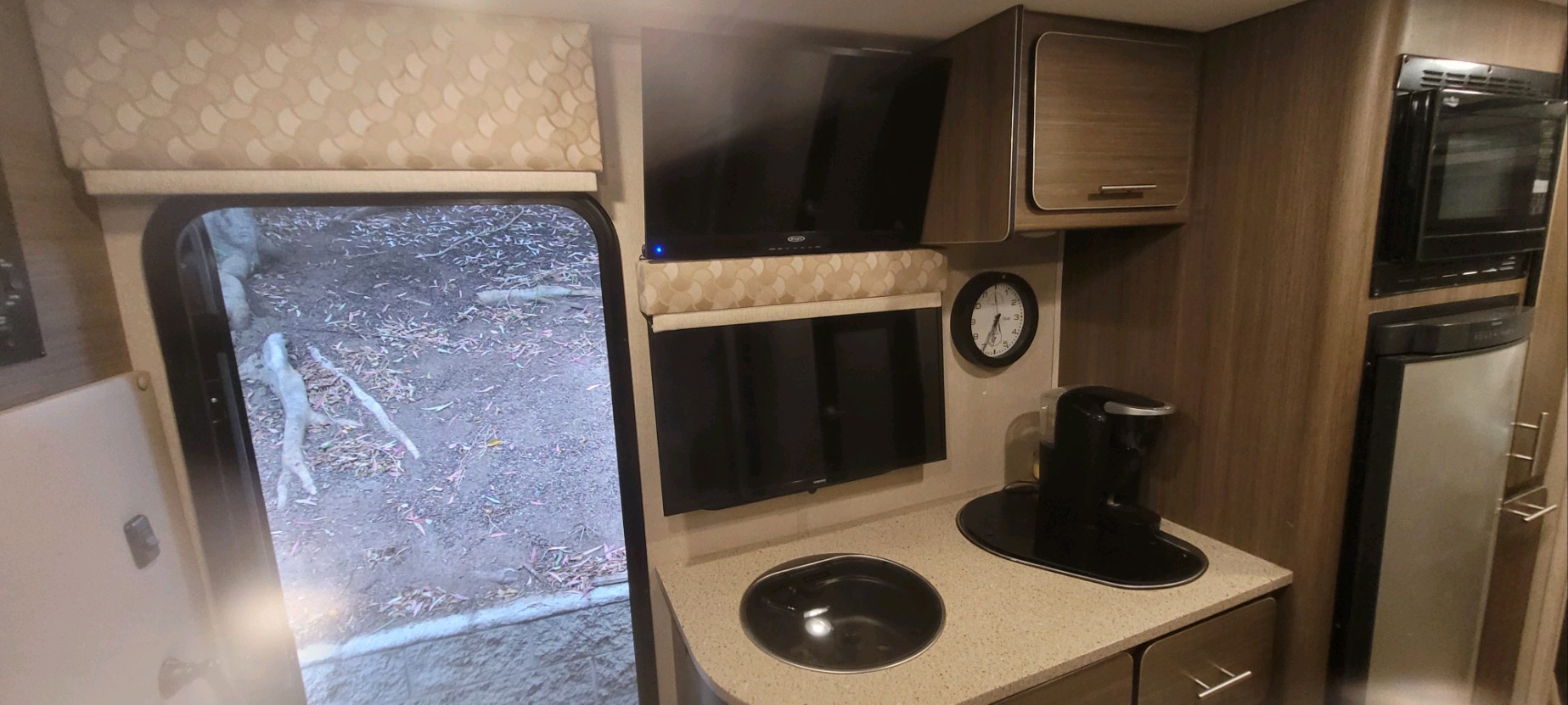 2015 Mercedes Renegade Villagio RV – Str8Up Toy Trader