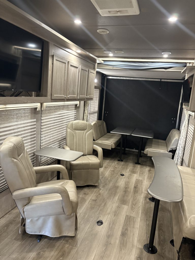 2021 Iconic 3322CK Fifth Wheel Toy Hauler – Str8Up Toy Trader