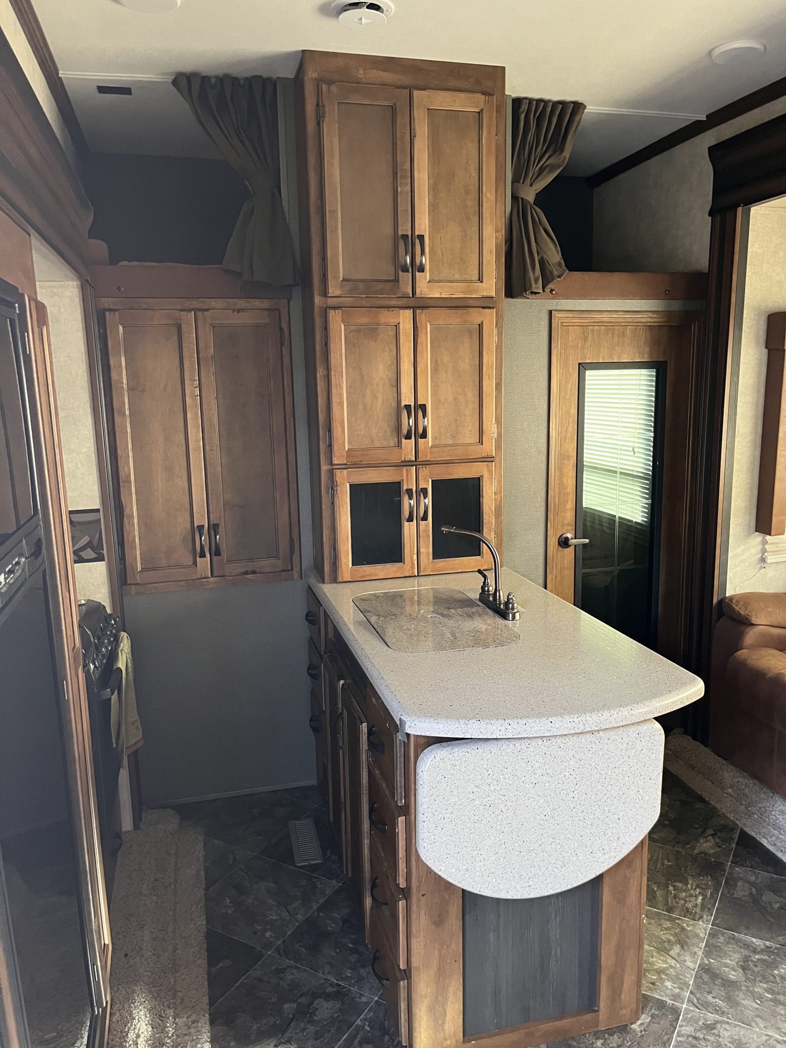 2014 Keystone Carbon 5th Wheel – Str8Up Toy Trader