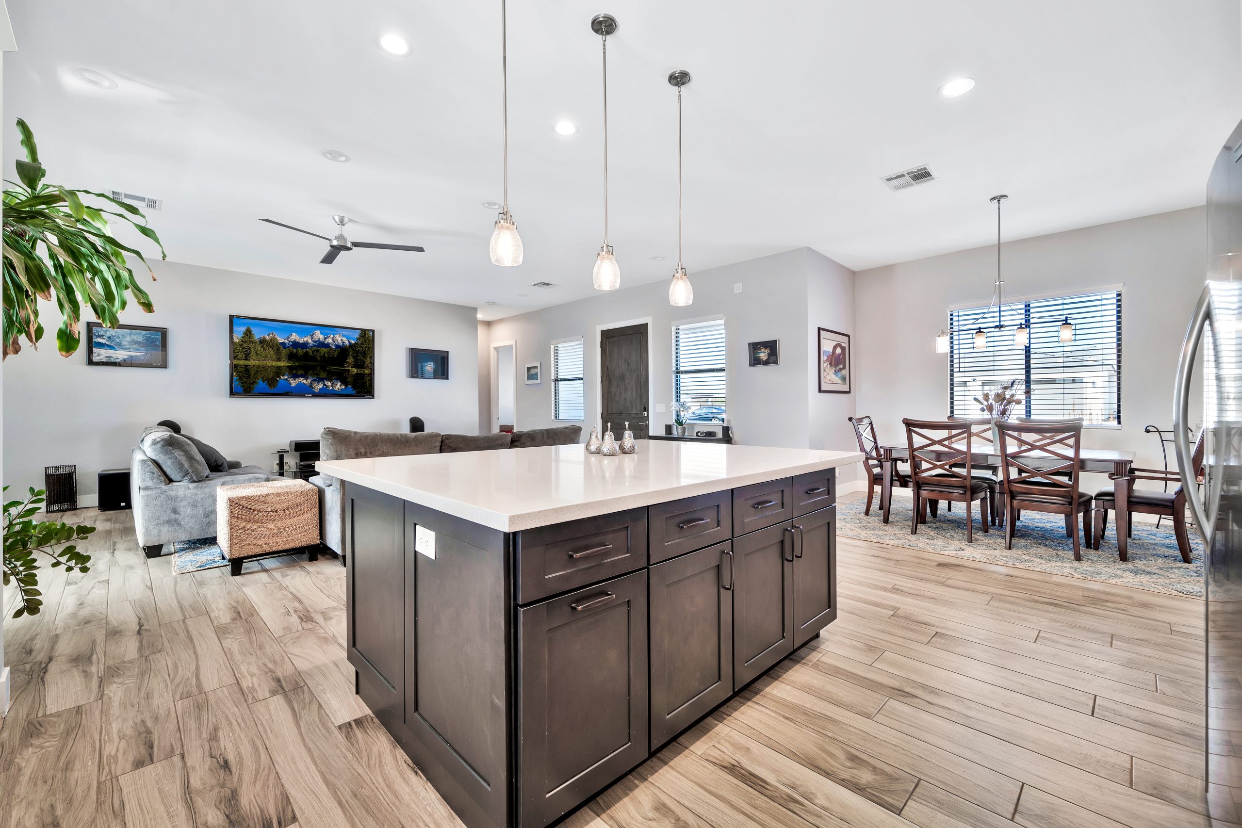 Spacious Home on 1 Acre with Massive RV Garage – Str8Up Toy Trader