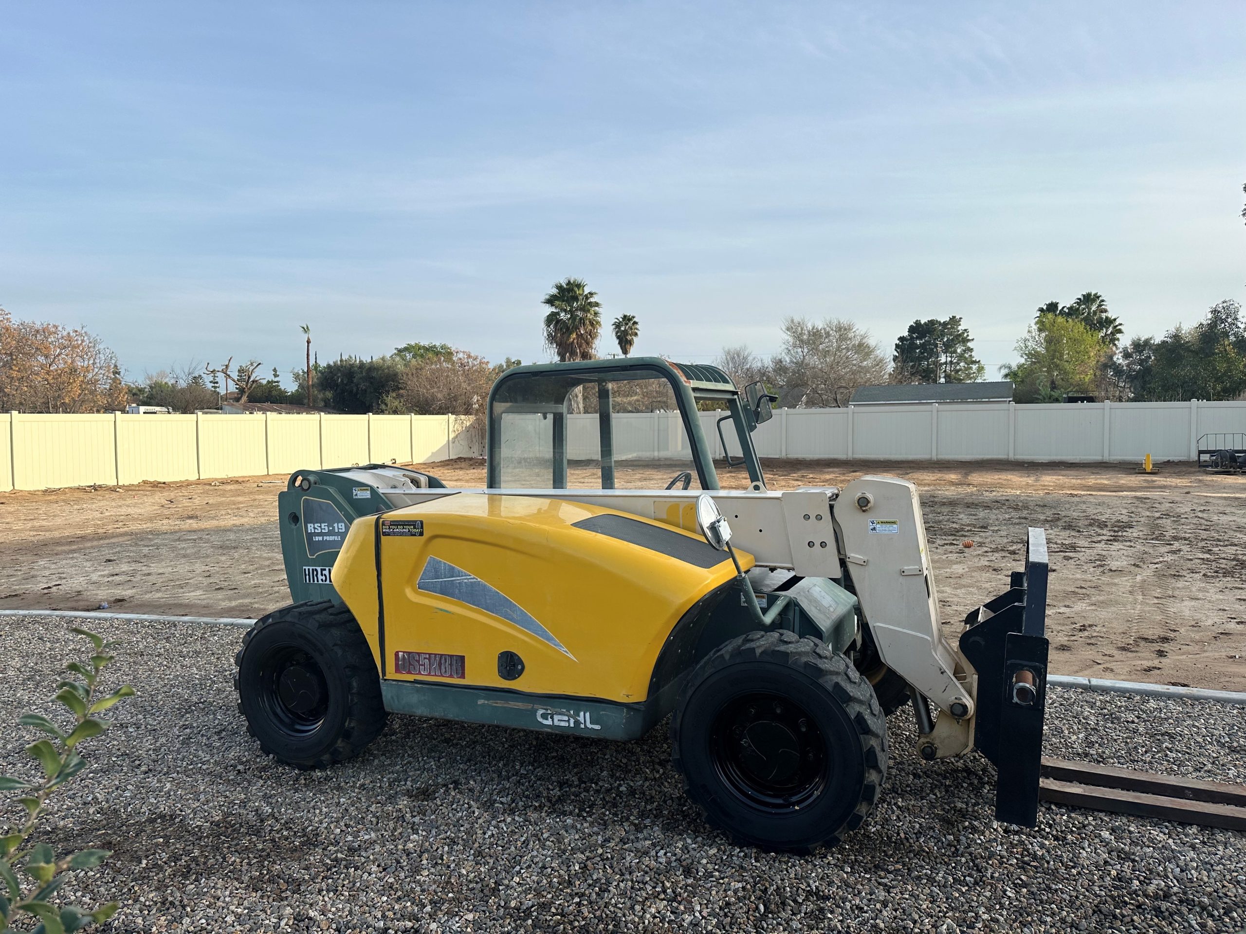 Gehl 19′ Lopro Reach Lift – Str8Up Toy Trader