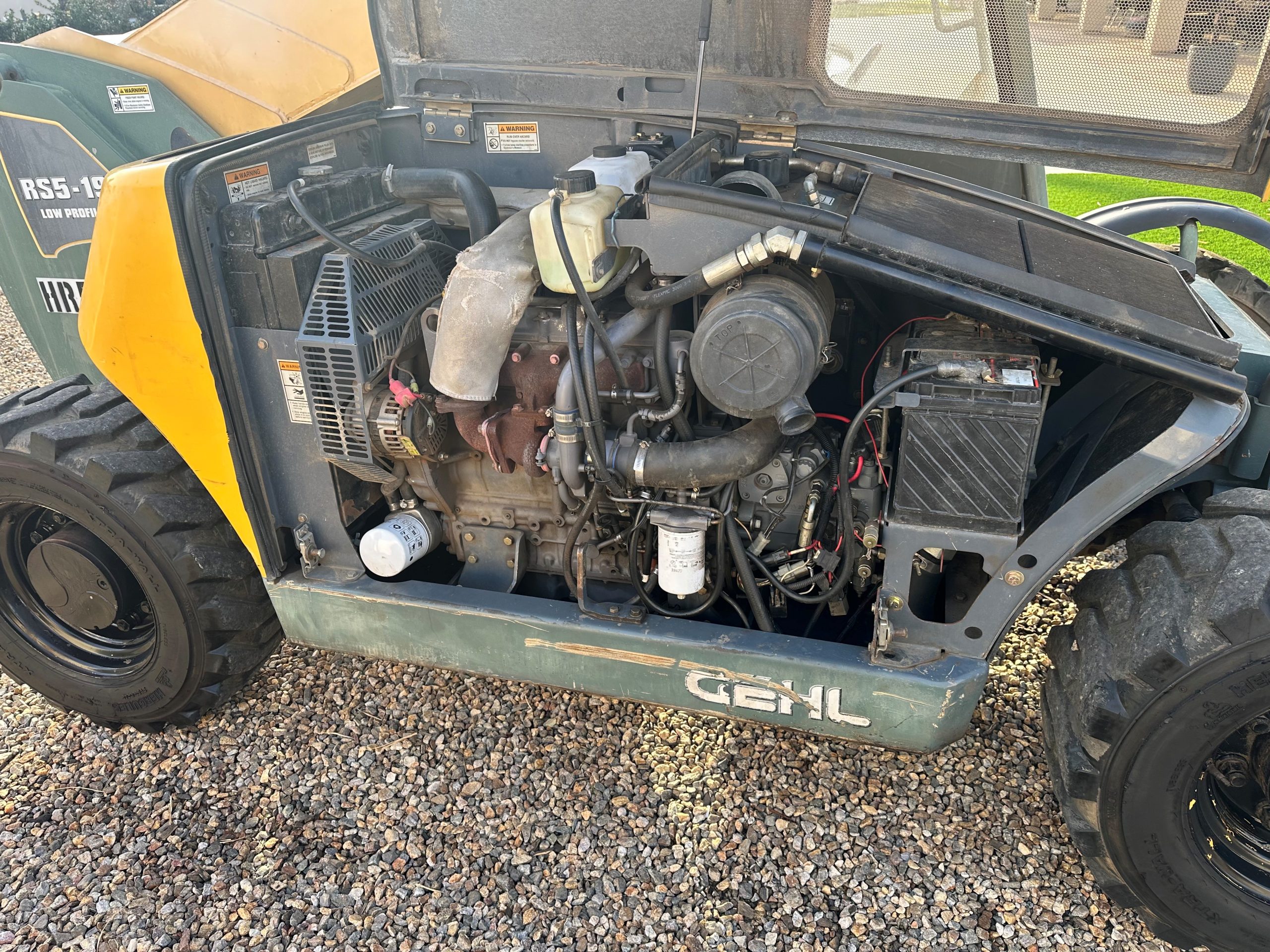 Gehl 19′ Lopro Reach Lift – Str8Up Toy Trader