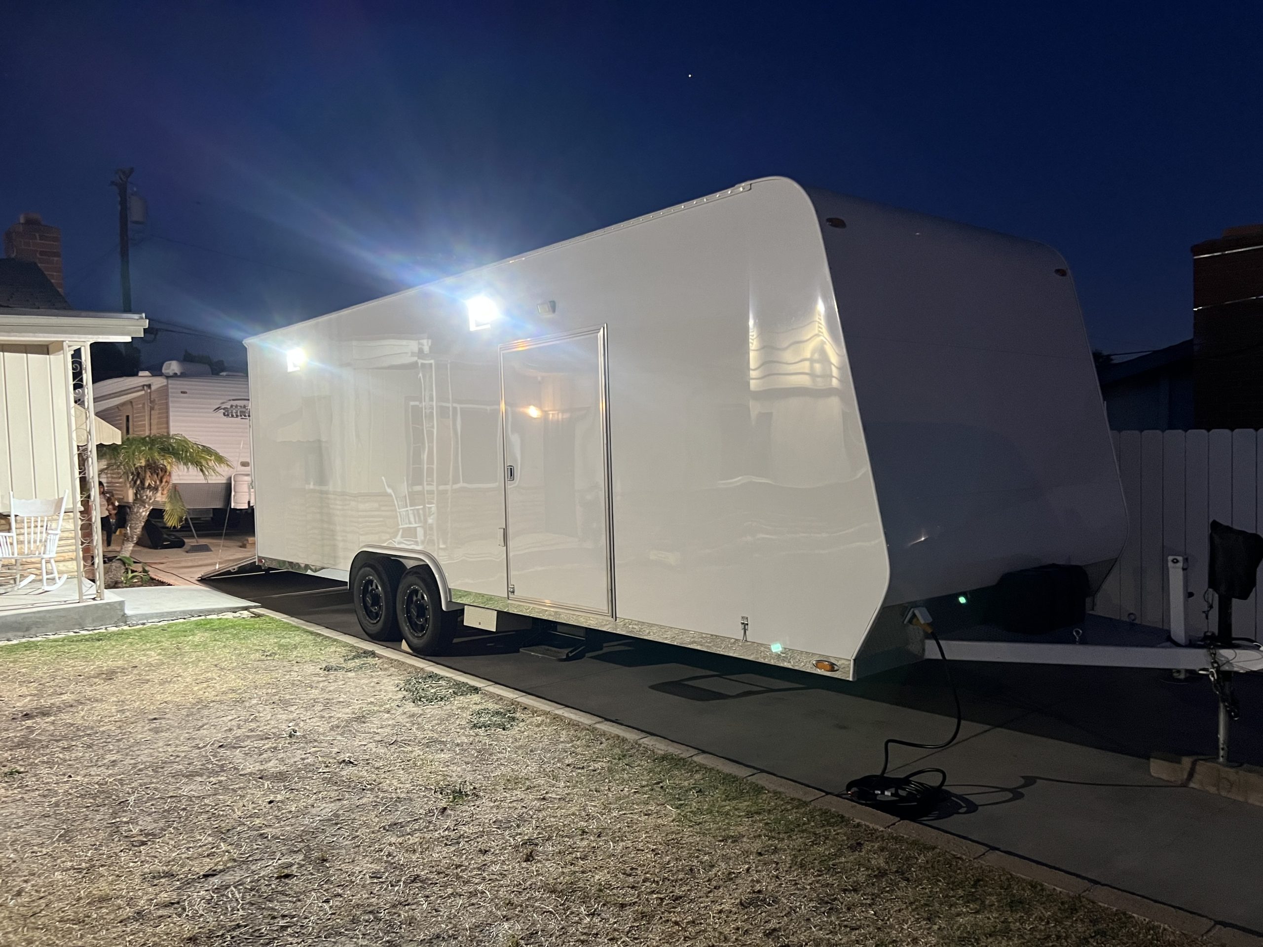 27’ Universal Wide Body Trailer – Str8Up Toy Trader