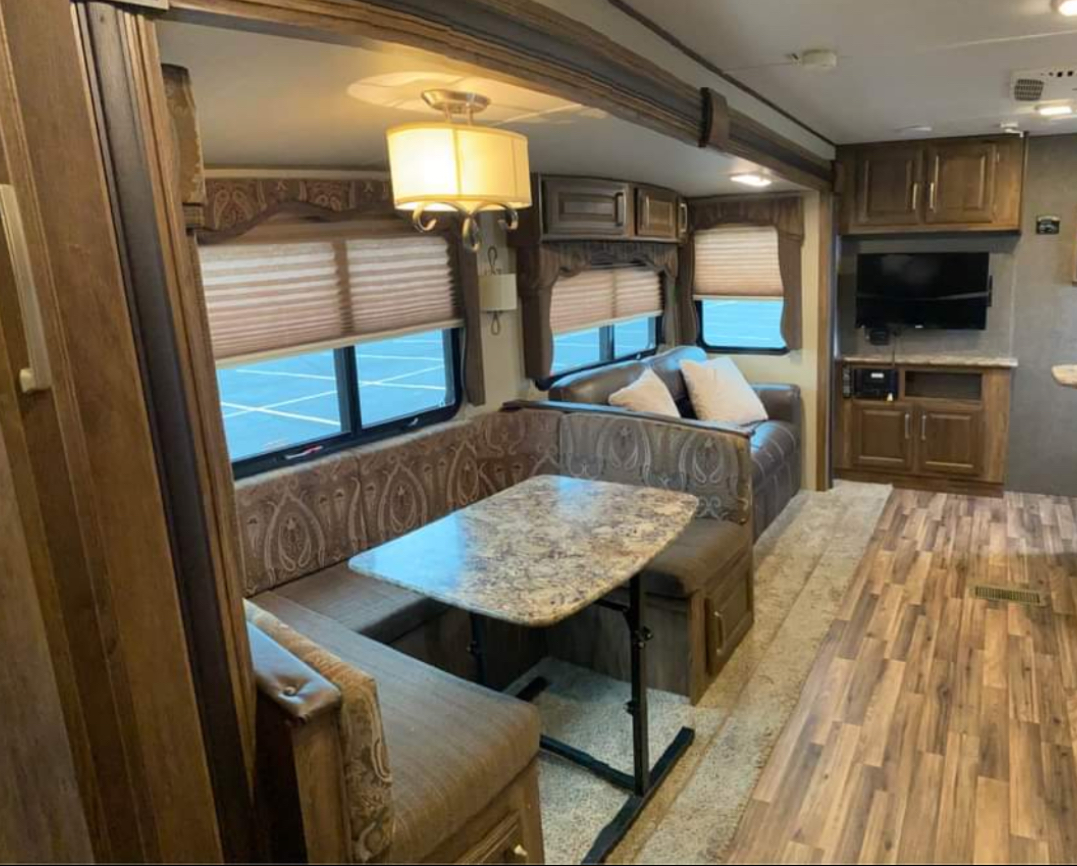 2016 Cougar Travel Trailer w/ Bunk room – Str8Up Toy Trader