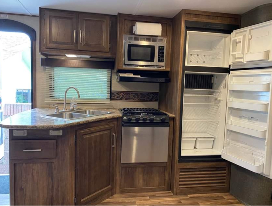 2016 Cougar Travel Trailer w/ Bunk room – Str8Up Toy Trader