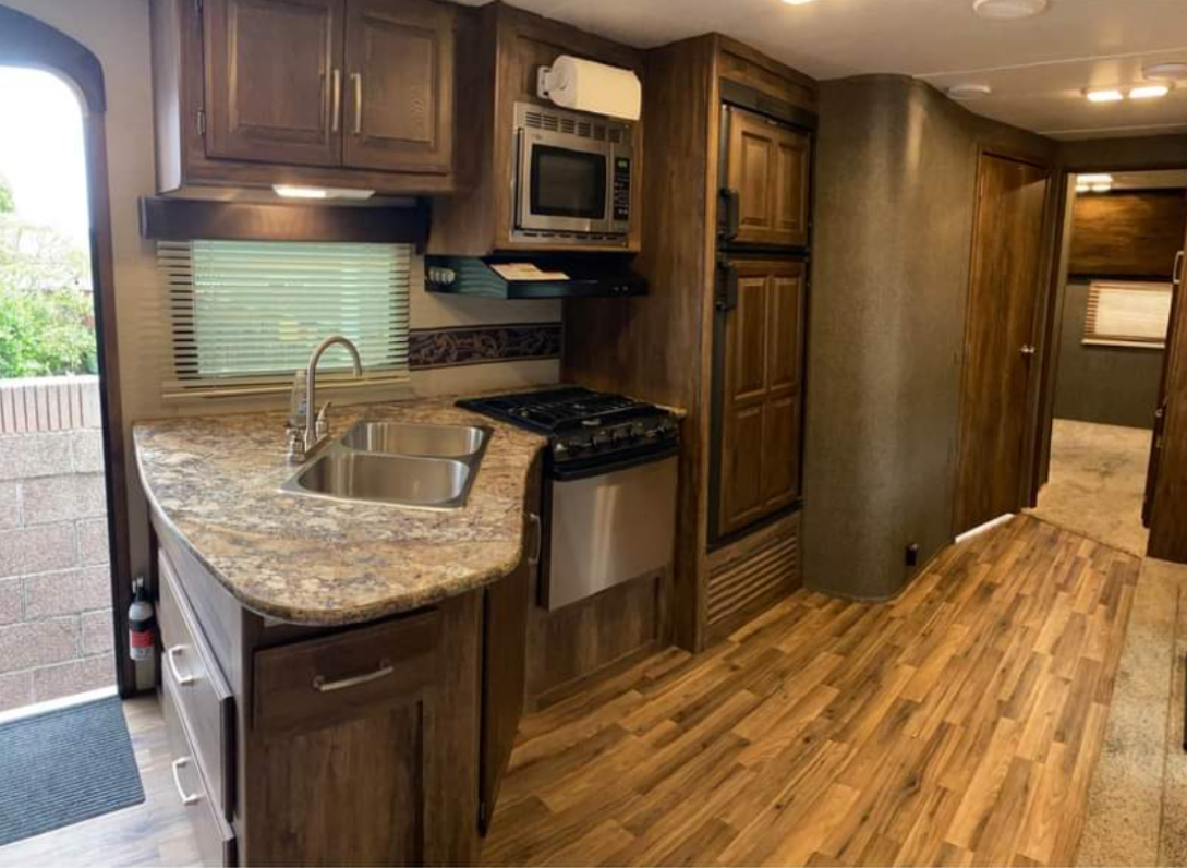 2016 Cougar Travel Trailer w/ Bunk room – Str8Up Toy Trader