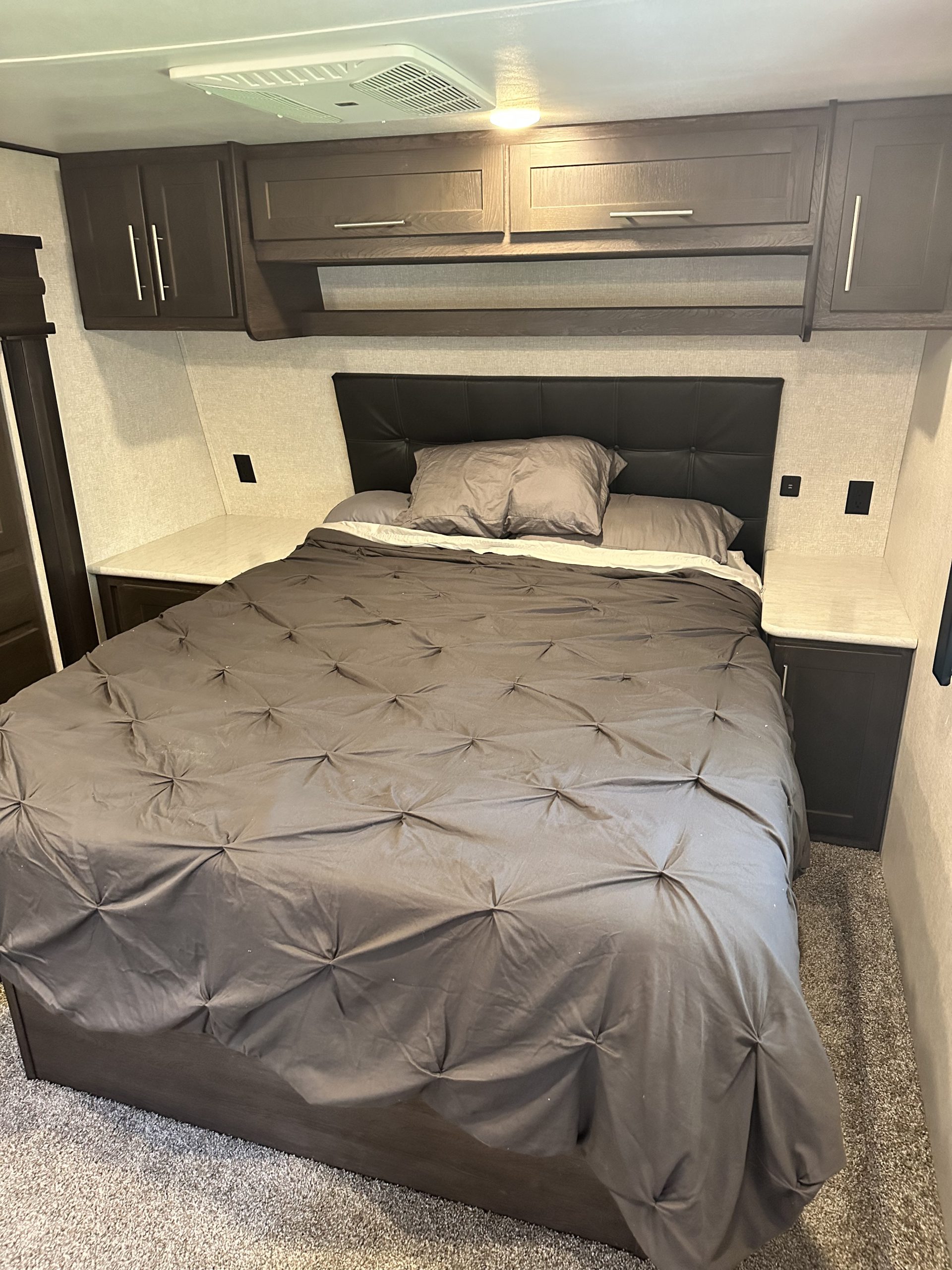 2018 Keystone Carbon 347 Toy Hauler – Str8Up Toy Trader