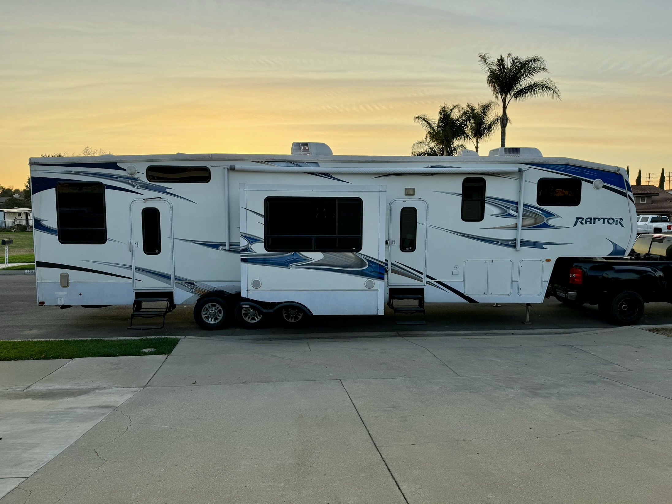 2010 Keystone Raptor 5th Wheel for Sale – Str8Up Toy Trader