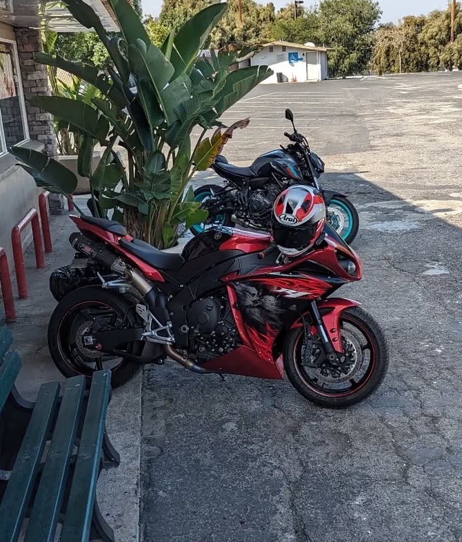 Yamaha R1 – Str8Up Toy Trader