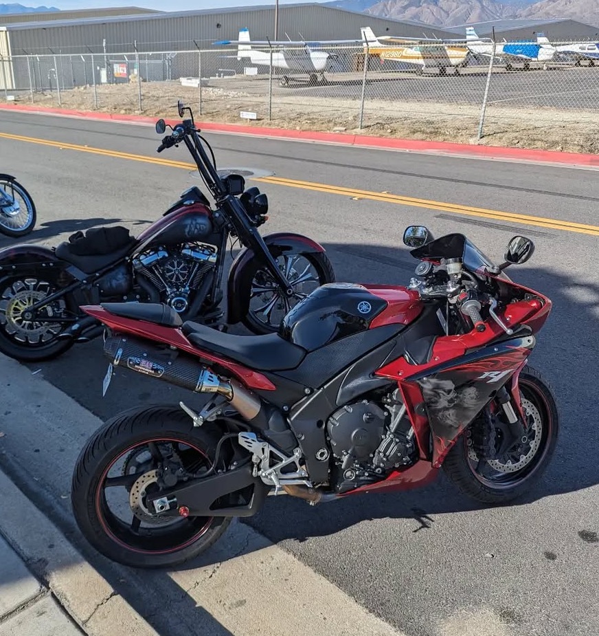 Yamaha R1 – Str8Up Toy Trader