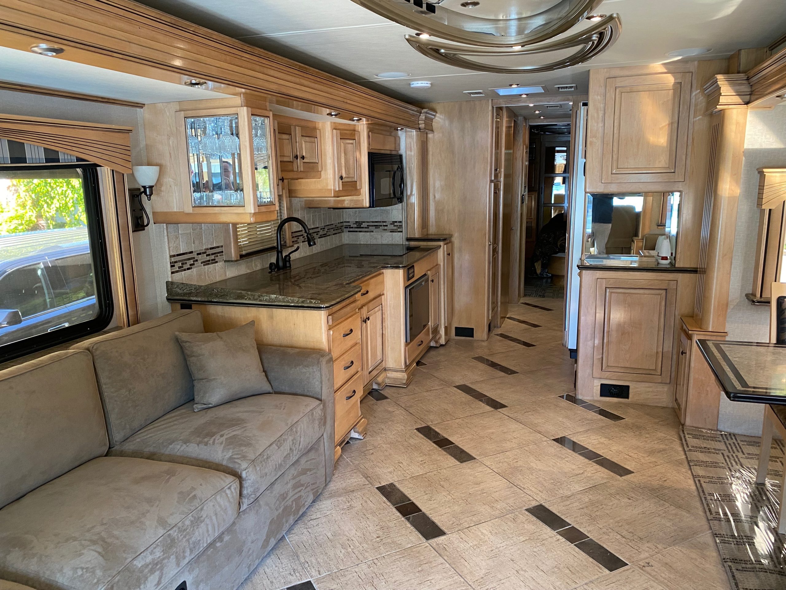 2009 Bulletproofed, Updated and Off Grid Country Coach – Str8Up Toy Trader