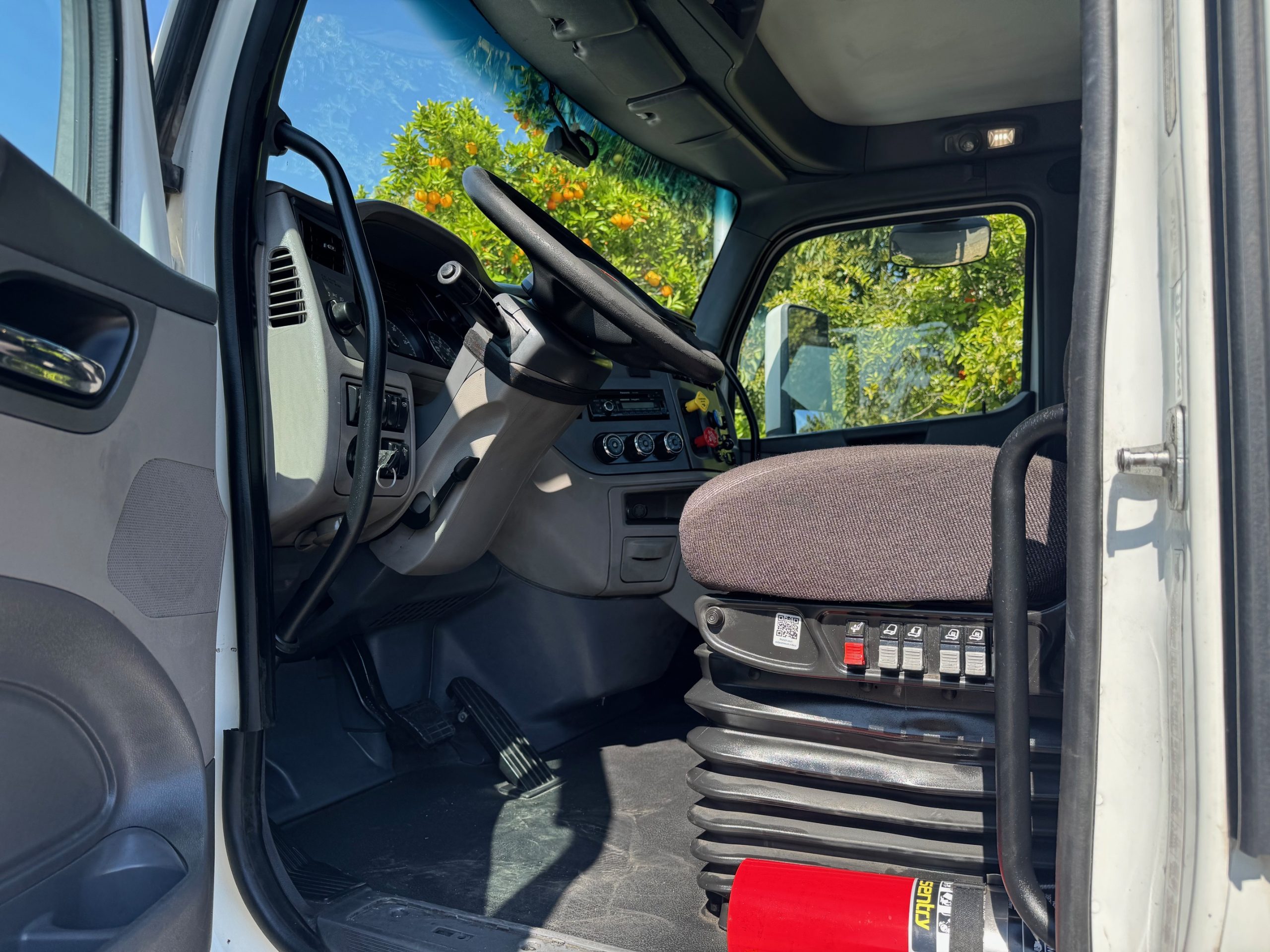 2015 Peterbilt 579 Factory Day Cab – Str8Up Toy Trader