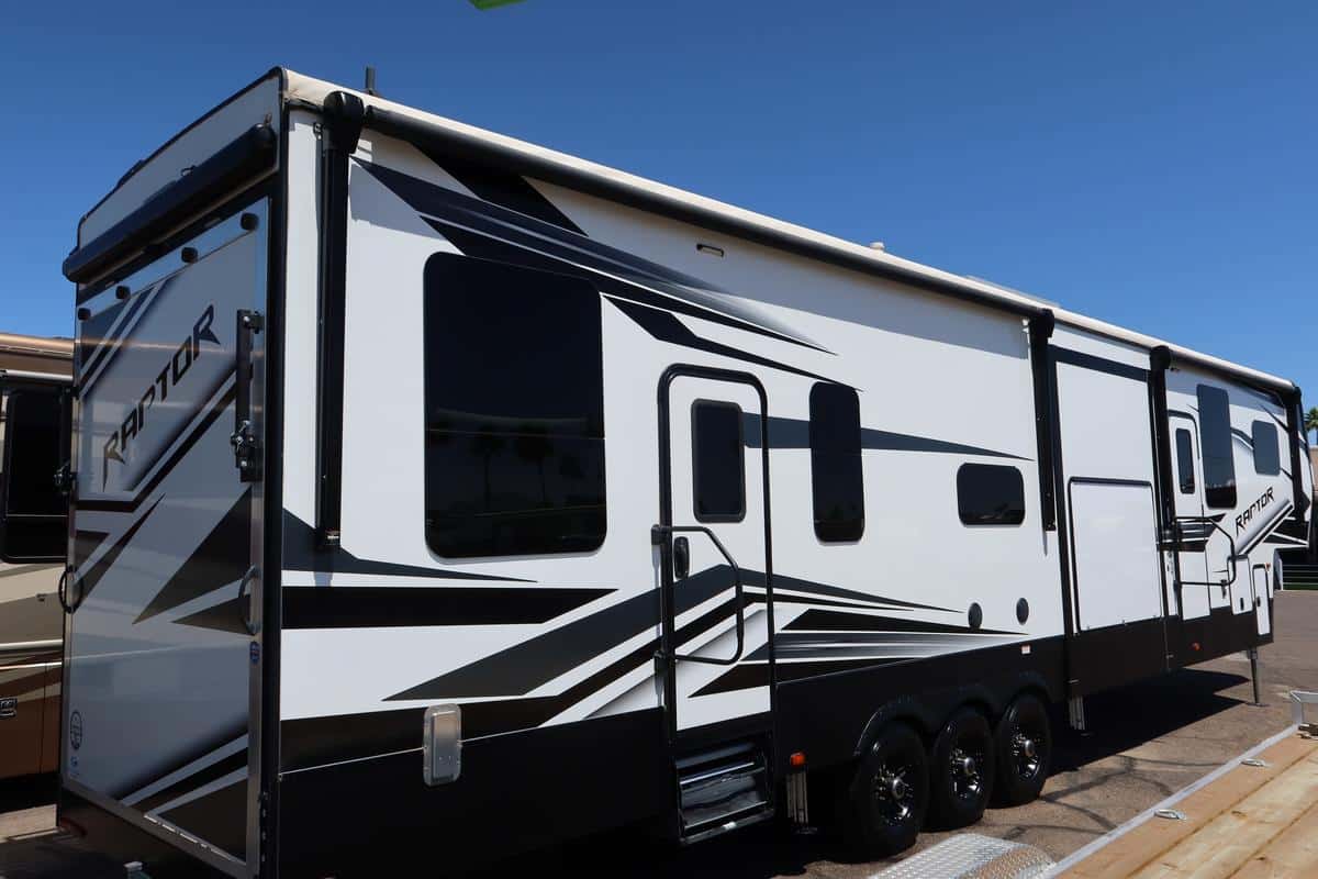 2021 KEYSTONE RAPTOR 423 WITH BIG SOLAR PACKAGE – Str8Up Toy Trader