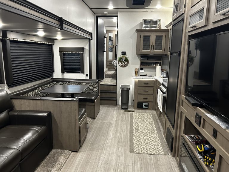 2020 Keystone Hideout 301DBS – Str8Up Toy Trader