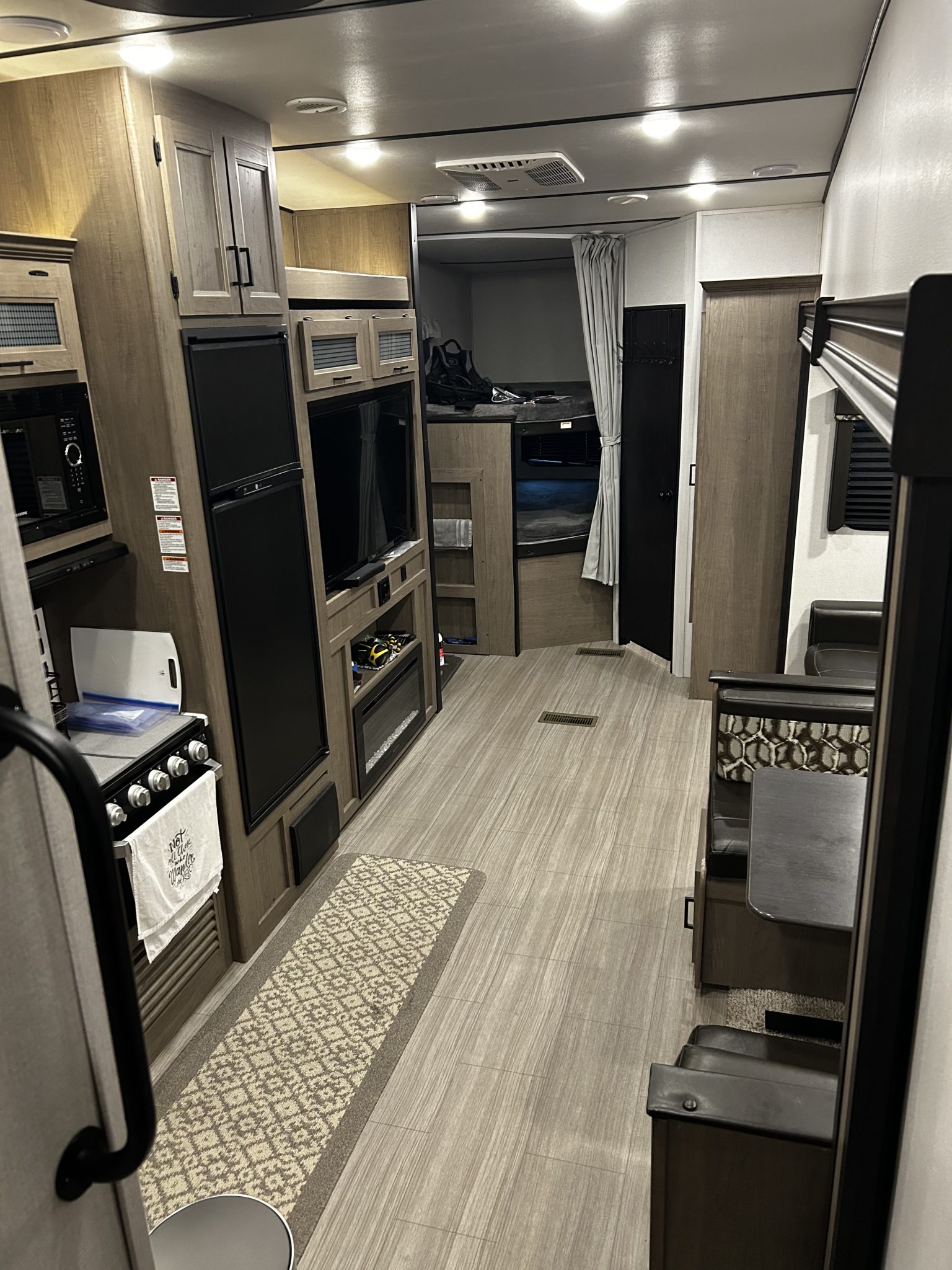 2020 Keystone Hideout 301DBS – Str8Up Toy Trader