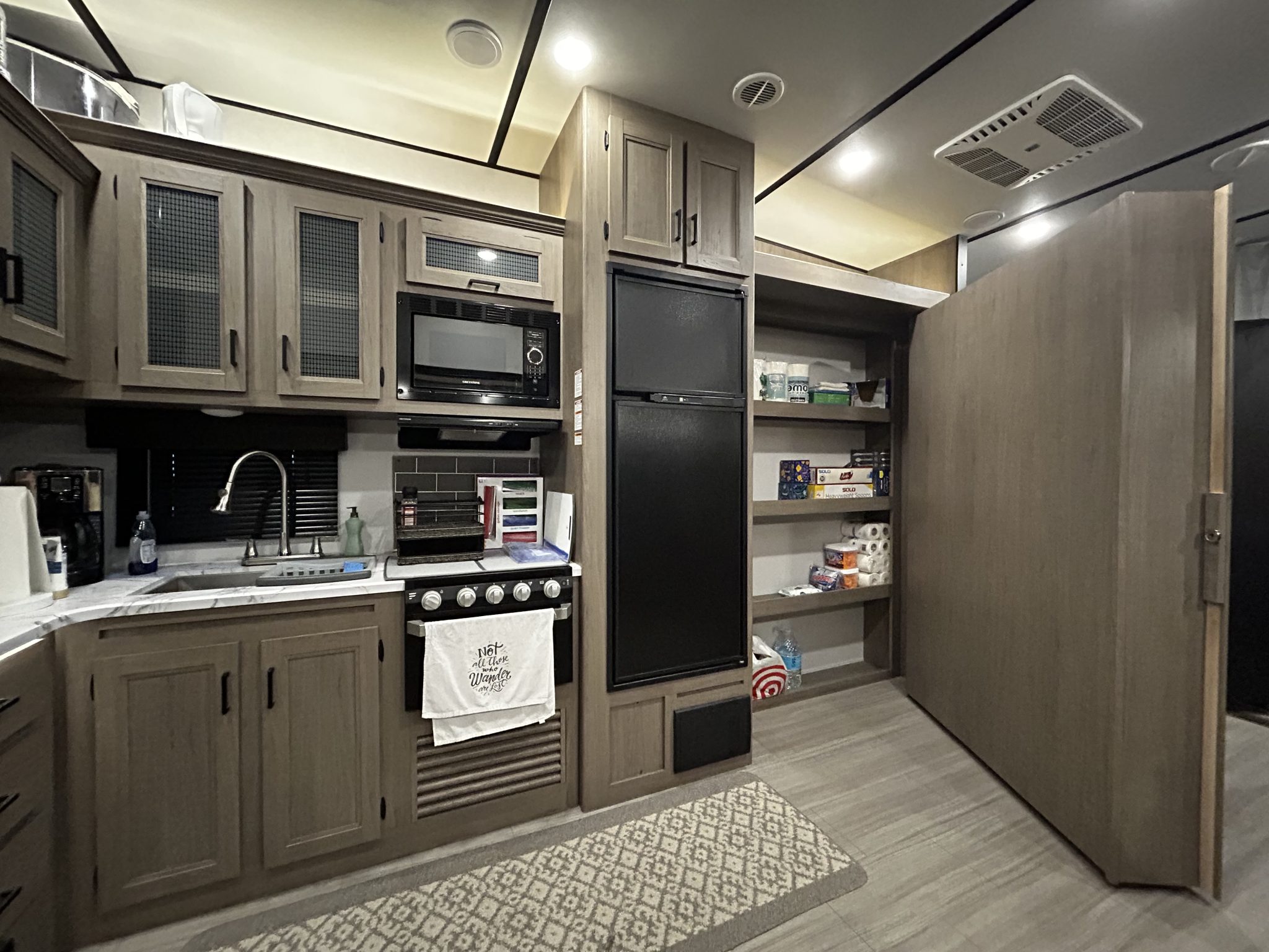 2020 Keystone Hideout 301DBS – Str8Up Toy Trader