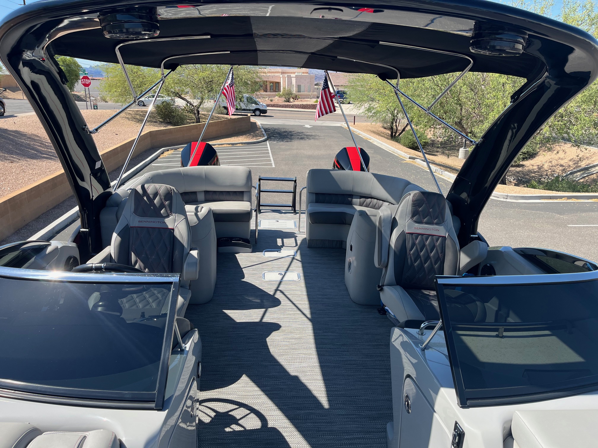 Bennington QX 30 – 10′ wide with Twin Mercury Racing 450r motors ...