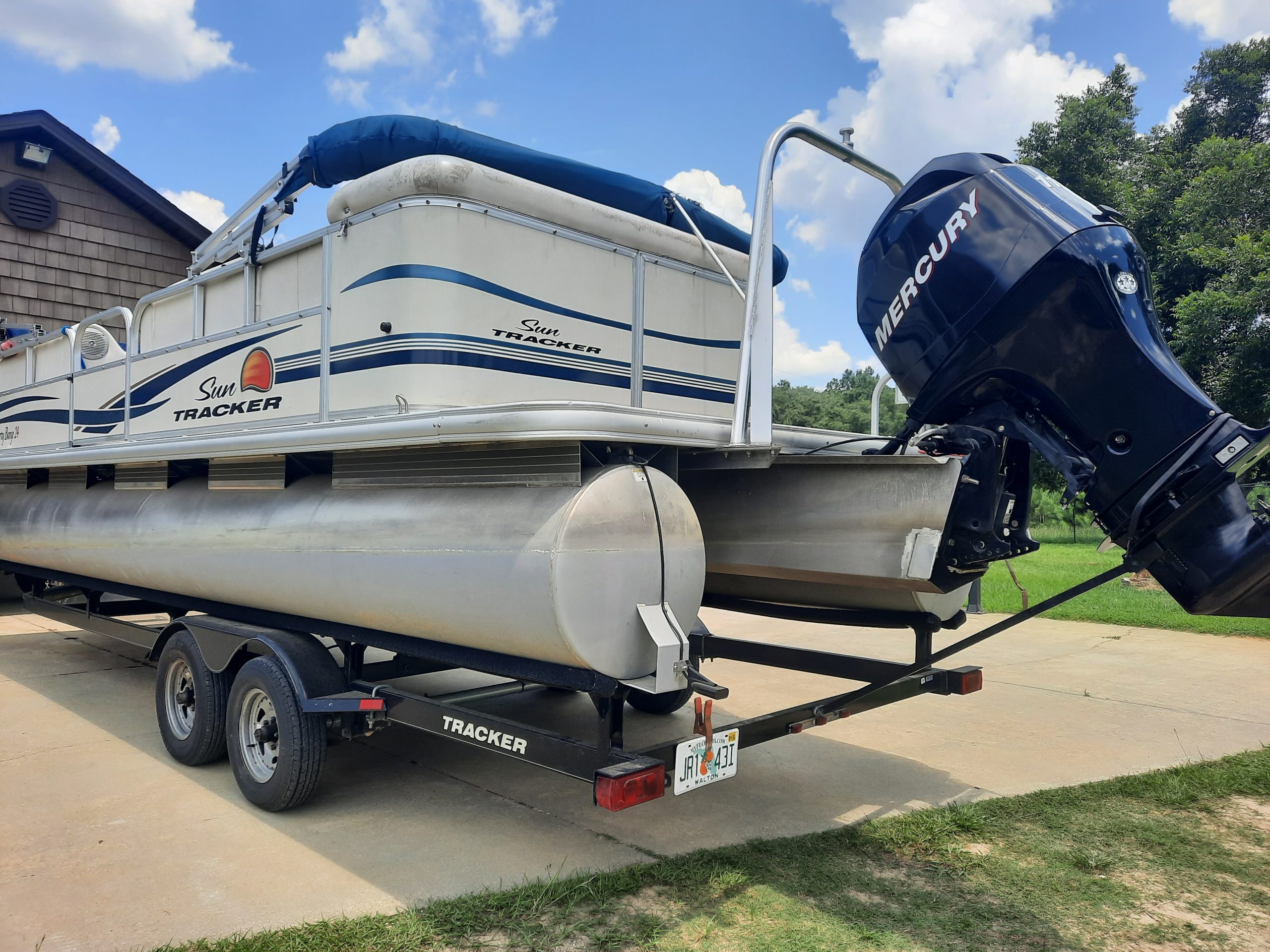 2011 Sun Tracker 24 Party Barge Pontoon Boat – Str8Up Toy Trader