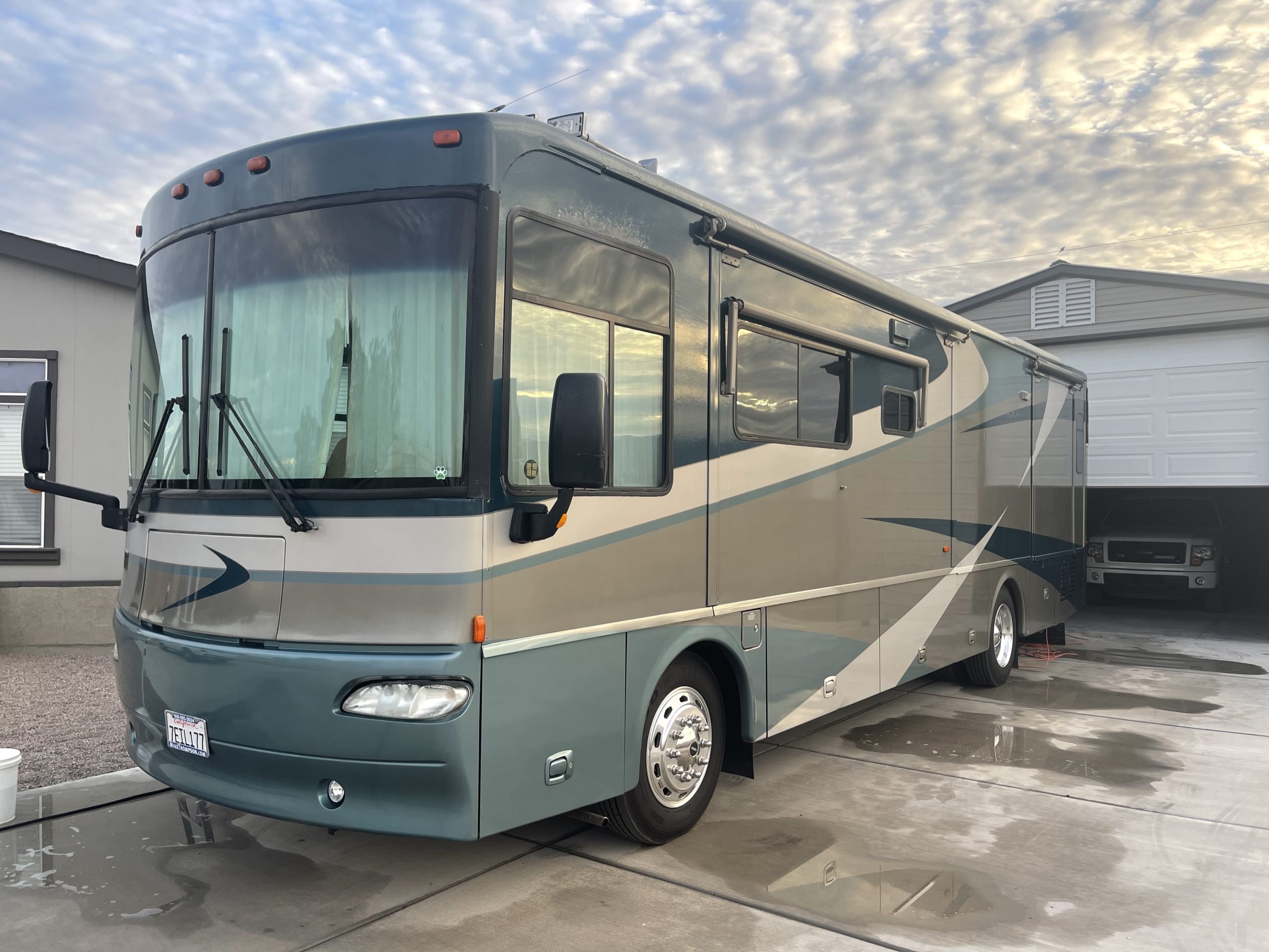 2005 Itasca Meridian 34H – Str8Up Toy Trader
