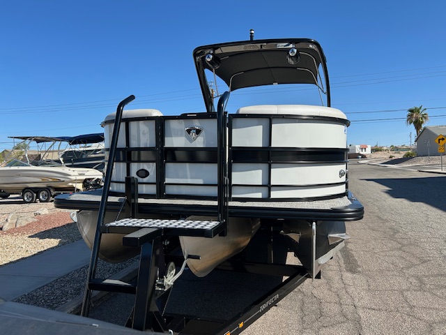 2019 Trifecta 25′ with Mercury 400R – Str8Up Toy Trader