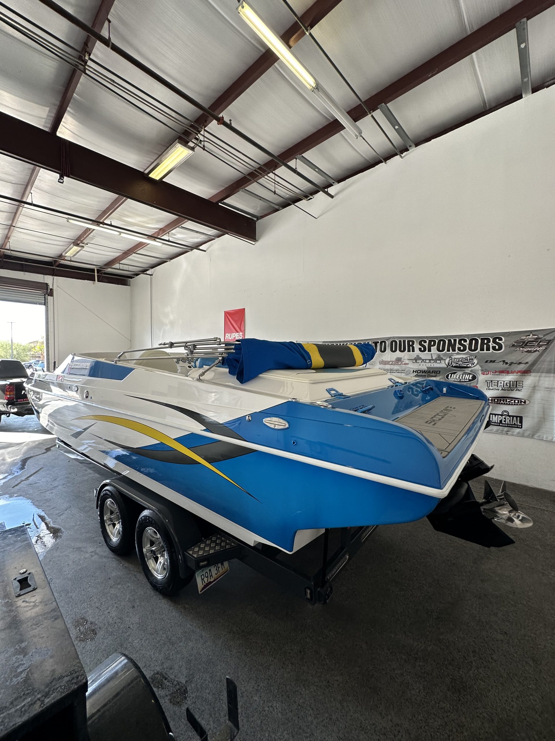 Shockwave 28 Deck Boat – Str8Up Toy Trader