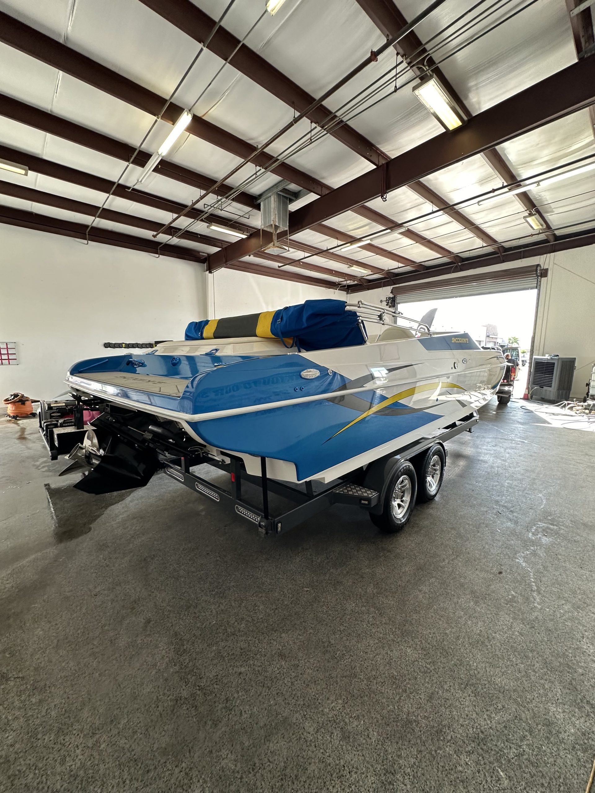 Shockwave 28 Deck Boat – Str8Up Toy Trader