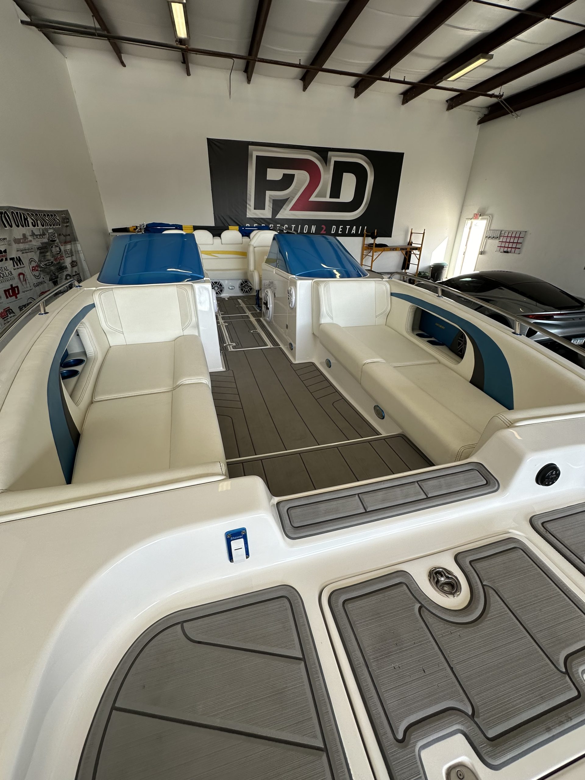 Shockwave 28 Deck Boat – Str8Up Toy Trader