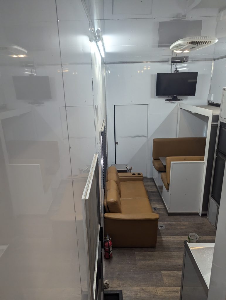 Volvo 2000 60 Series Engine and 2018 Progressive Custom 48′ fifth wheel ...