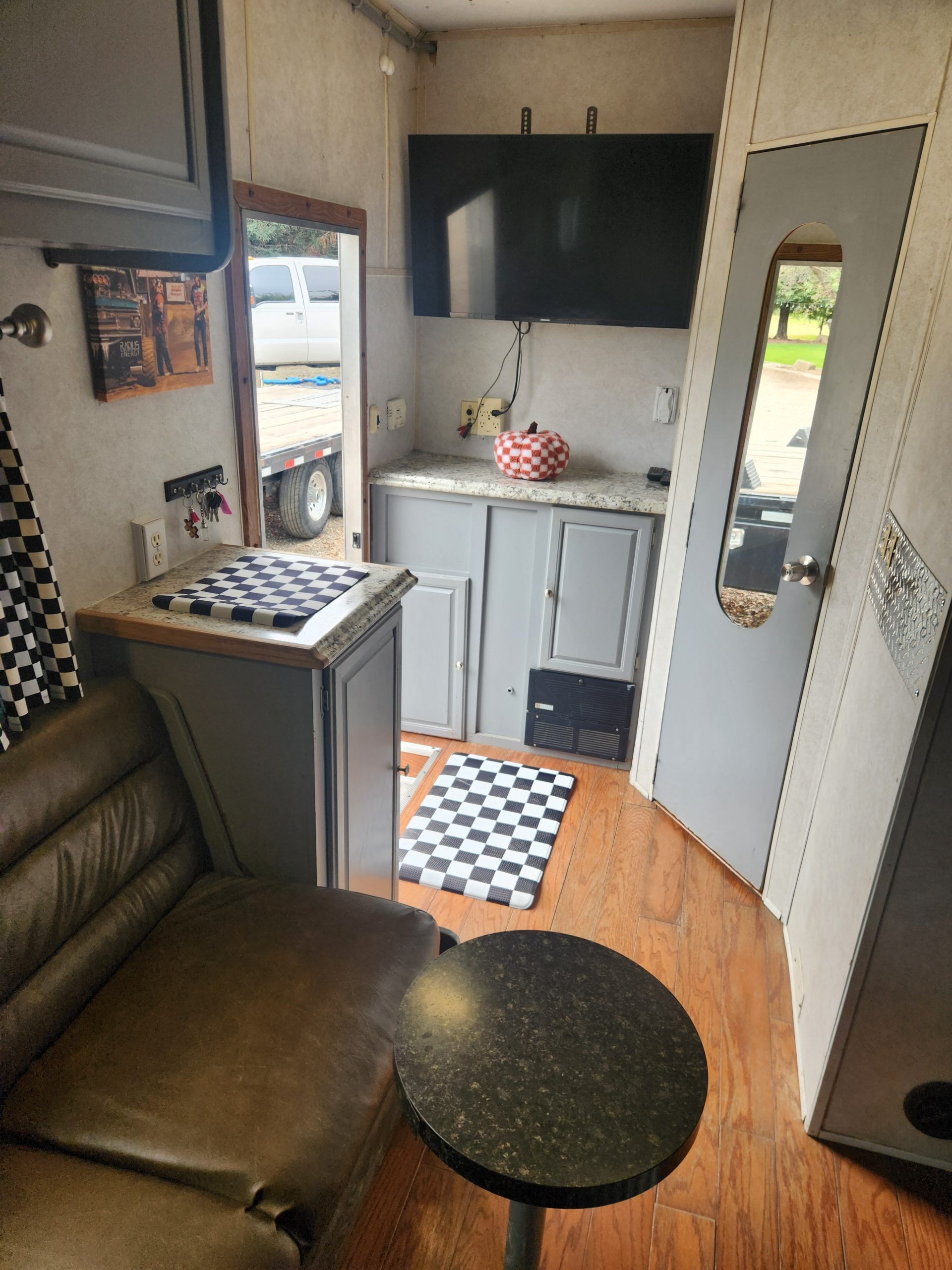 53′ Enclosed Trailer with LQ – Str8Up Toy Trader